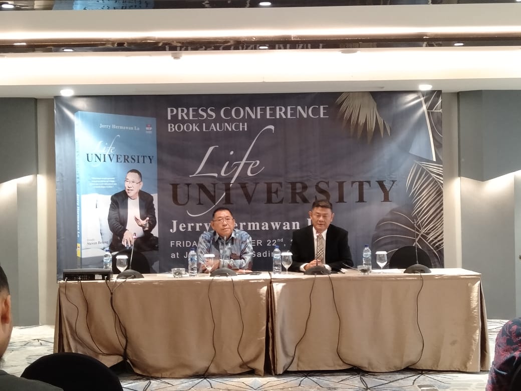 LIFE UNIVERSITY : KISAH JATUH BANGUN JERRY HERMAWAN LO YANG WAJIB KITA ...